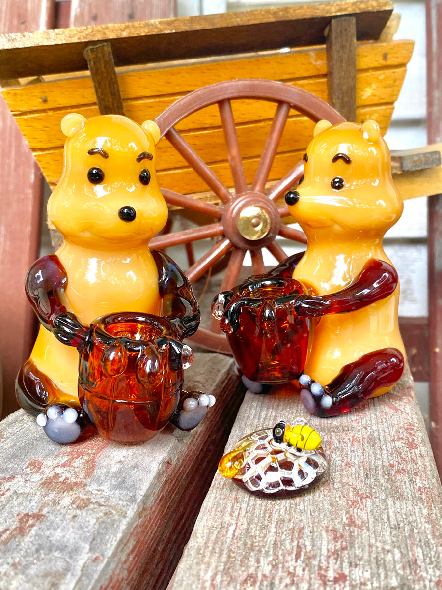 glass honey bear pipe, hand made pipe – Apollo Glassworks